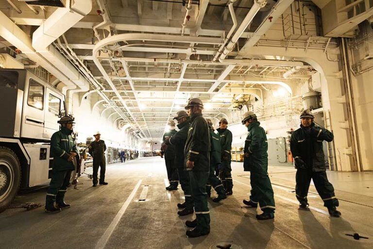 海上自衛隊のLCACと輸送艦の訓練に同行した。 | Workers in Japan | 人と仕事の情報発信サイト